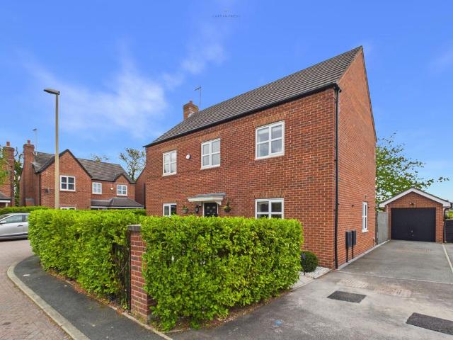 4 bedroom detached house for sale