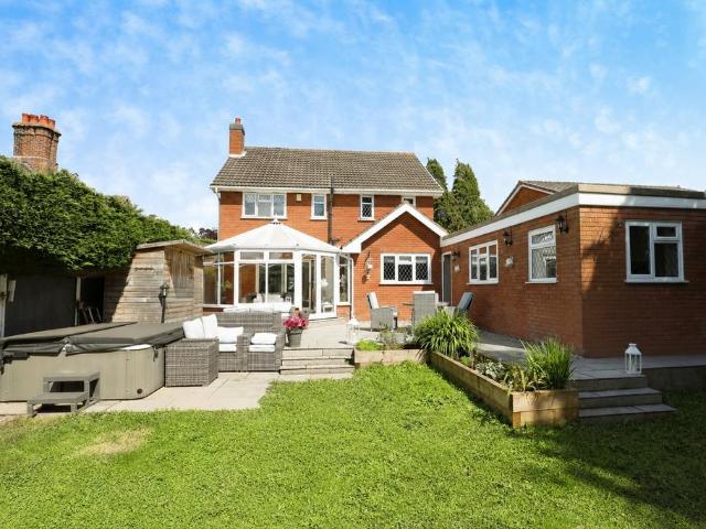 4 bedroom detached house for sale