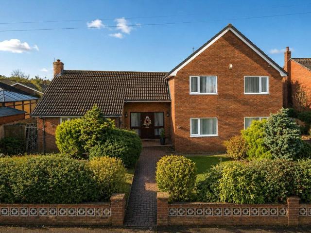 4 bedroom detached house for sale