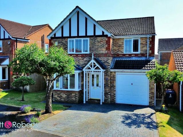 4 bedroom detached house for sale