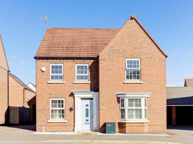 4 bedroom detached house for sale