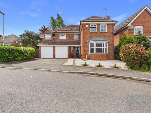 4 bedroom detached house for sale