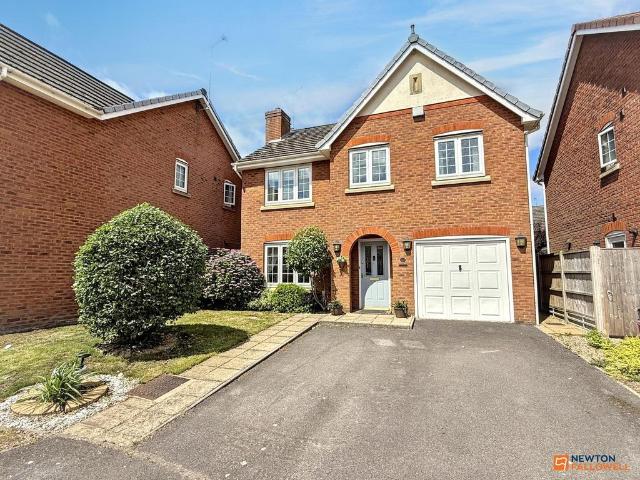 4 bedroom detached house for sale