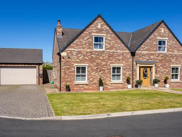 4 bedroom detached house for sale