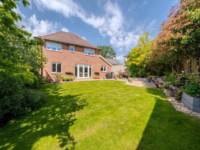 4 bedroom detached house for sale