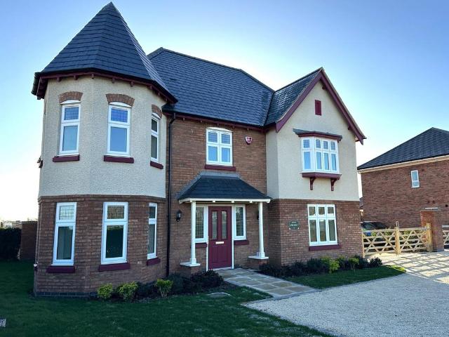 4 bedroom detached house for sale