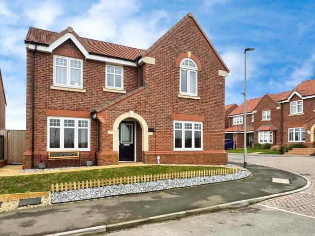 4 bedroom detached house for sale