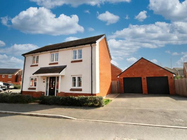 4 bedroom detached house for sale