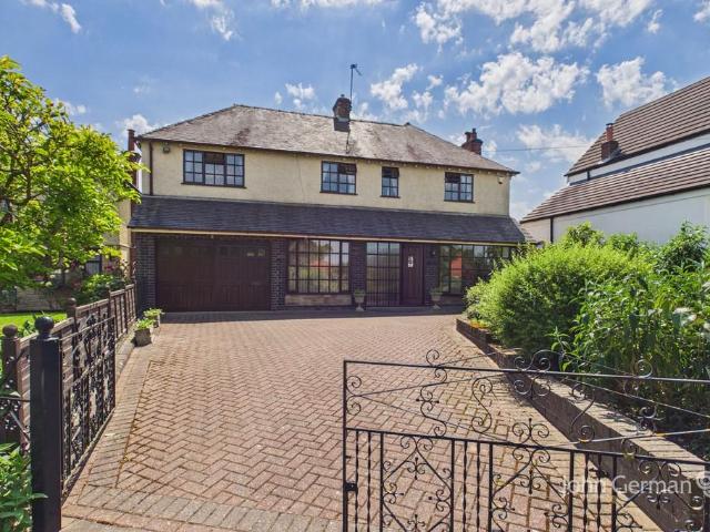 4 bedroom detached house for sale