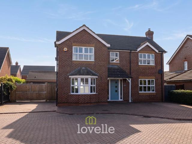 4 bedroom detached house for sale
