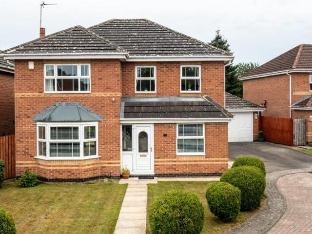 4 bedroom detached house for sale