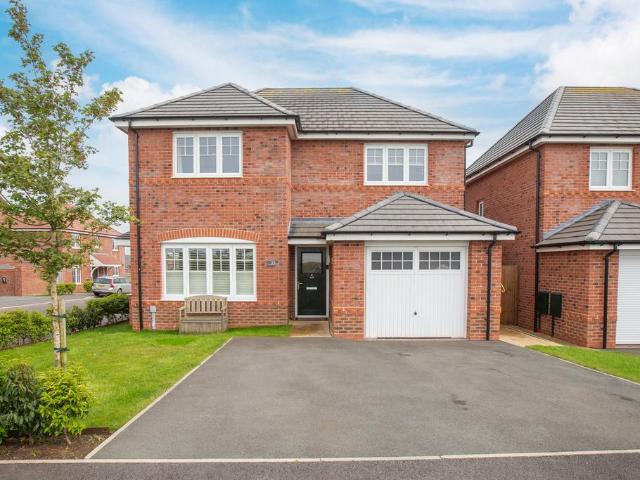 4 bedroom detached house for sale