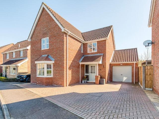 4 bedroom detached house for sale