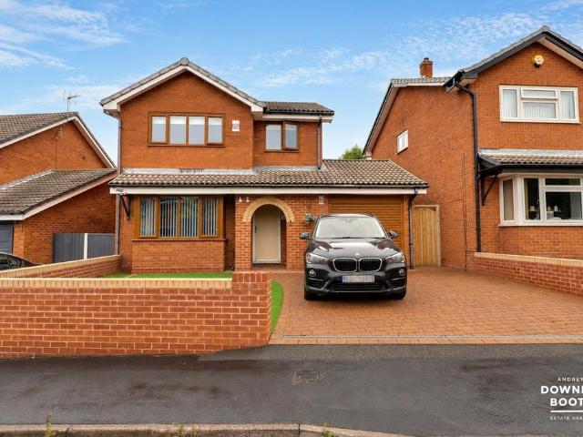 4 bedroom detached house for sale