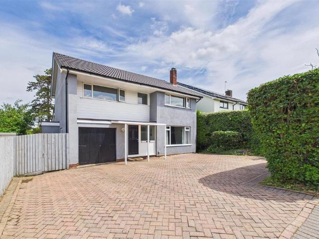 4 bedroom detached house for sale