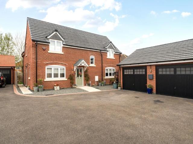 4 bedroom detached house for sale