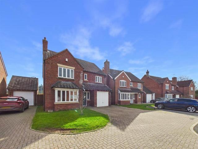 4 bedroom detached house for sale