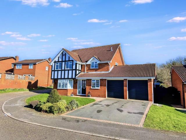 4 bedroom detached house for sale