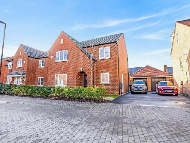 4 bedroom detached house for sale