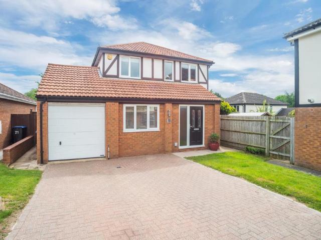 4 bedroom detached house for sale