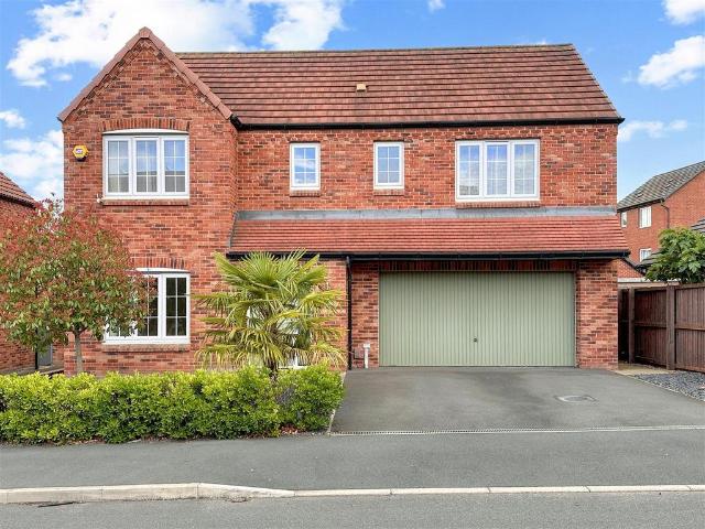 4 bedroom detached house for sale