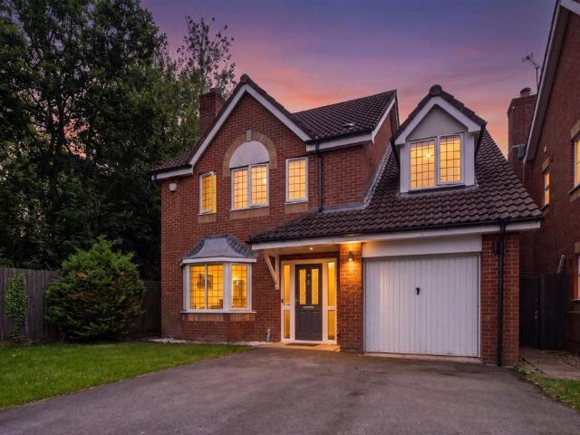 4 bedroom detached house for sale