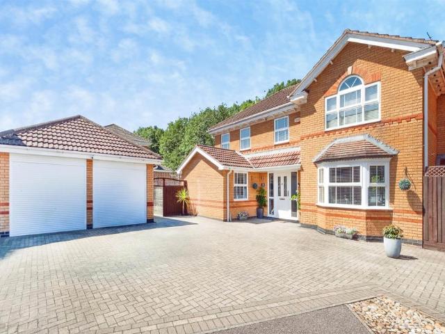 4 bedroom detached house for sale