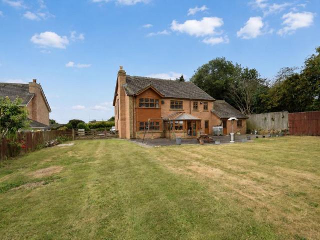 4 bedroom detached house for sale
