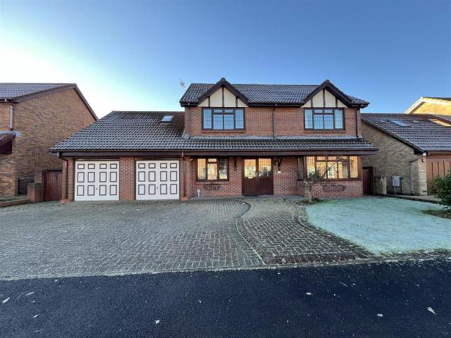 4 bedroom detached house for sale