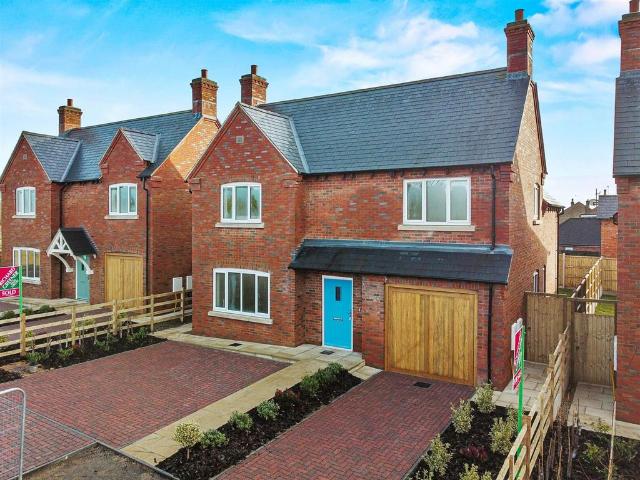 4 bedroom detached house for sale