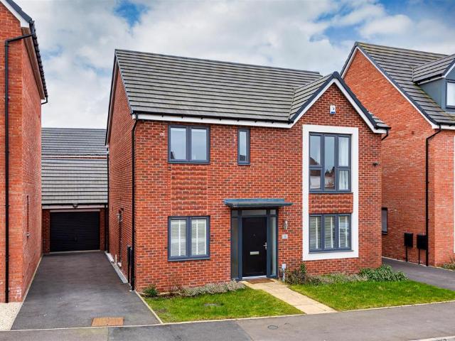 4 bedroom detached house for sale