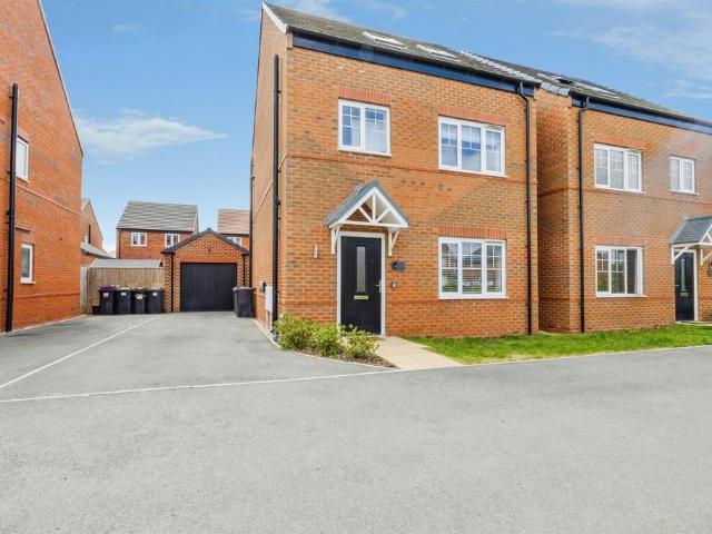 4 bedroom detached house for sale