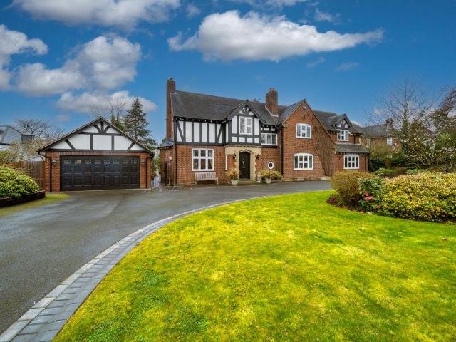 4 bedroom detached house for sale