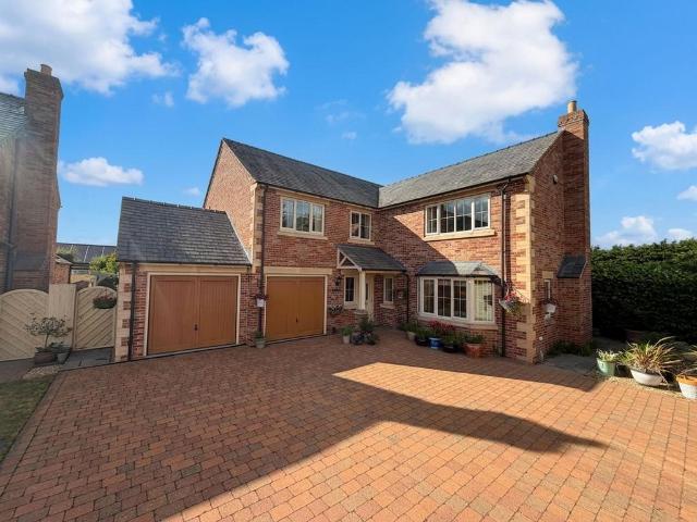 4 bedroom detached house for sale