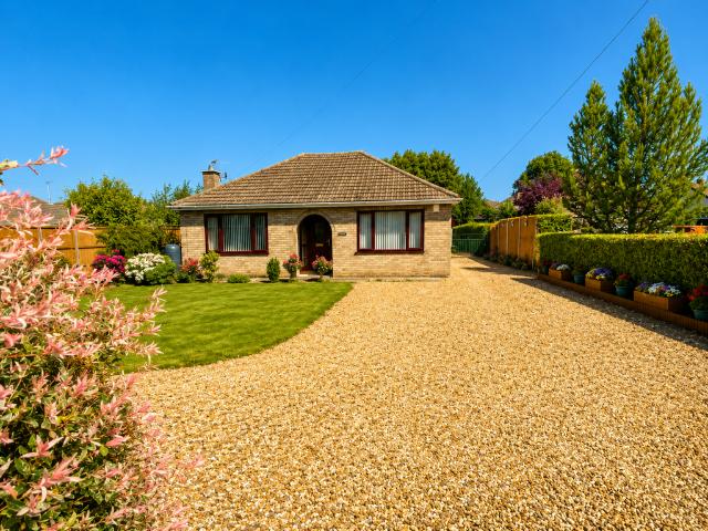 4 bedroom detached bungalow for sale