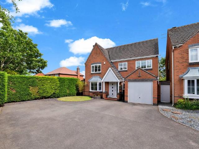 4 bedroom detached house for sale