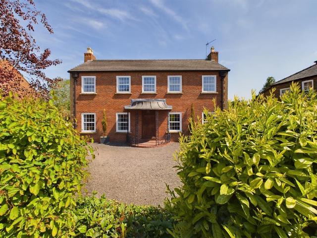 4 bedroom equestrian facility for sale