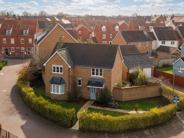 4 bedroom detached house for sale