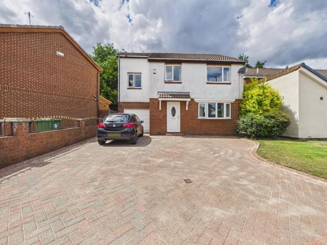 4 bedroom detached house for sale