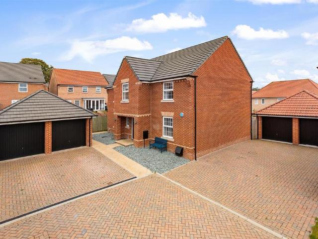 4 bedroom detached house for sale