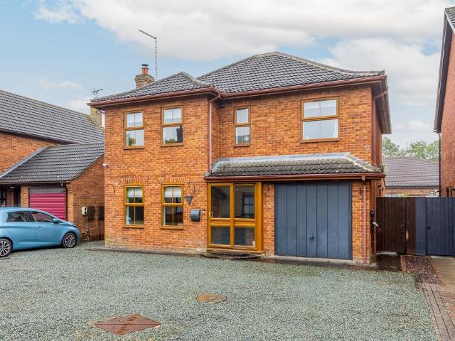 4 bedroom detached house for sale