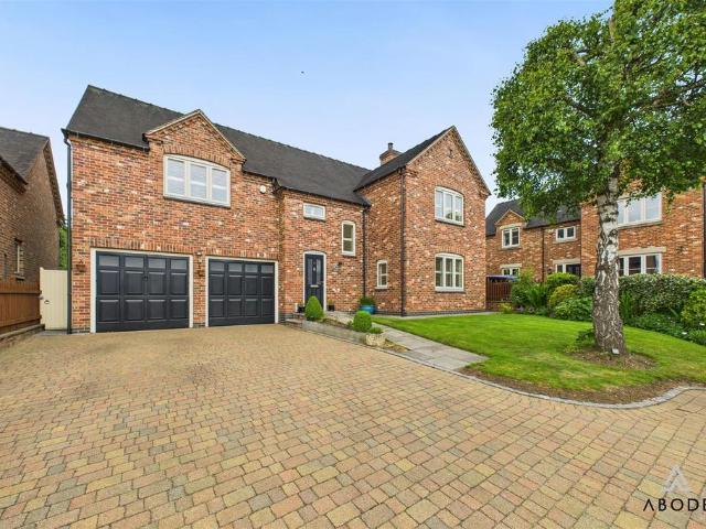 4 bedroom detached house for sale
