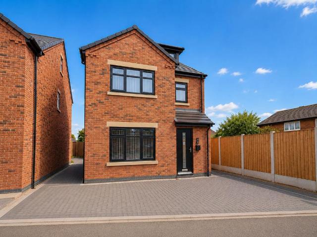 4 bedroom detached house for sale
