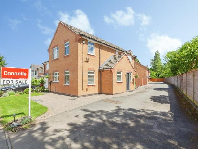 4 bedroom detached house for sale