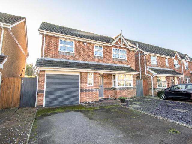 4 bedroom detached house for sale