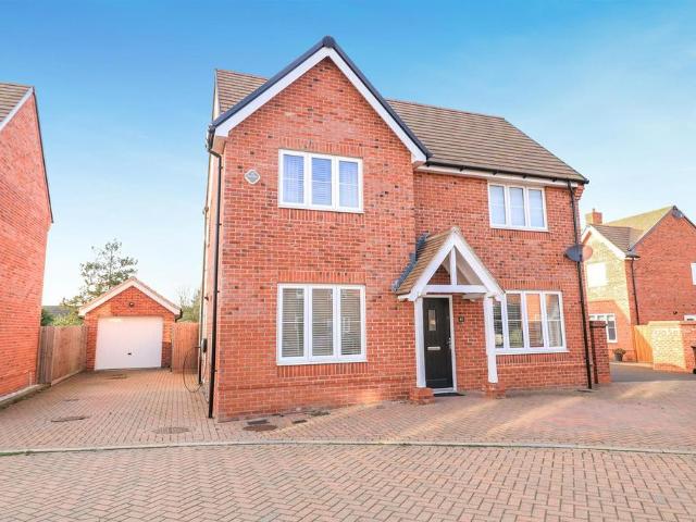 4 bedroom detached house for sale
