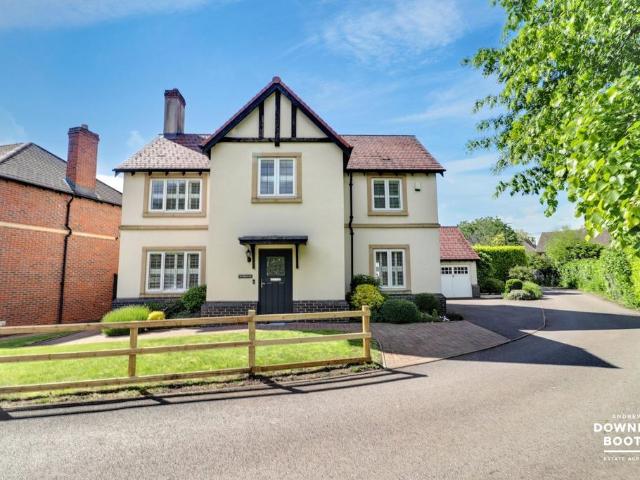 4 bedroom detached house for sale