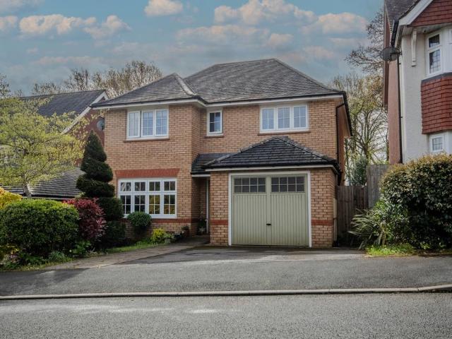 4 bedroom detached house for sale