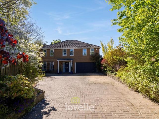 4 bedroom detached house for sale