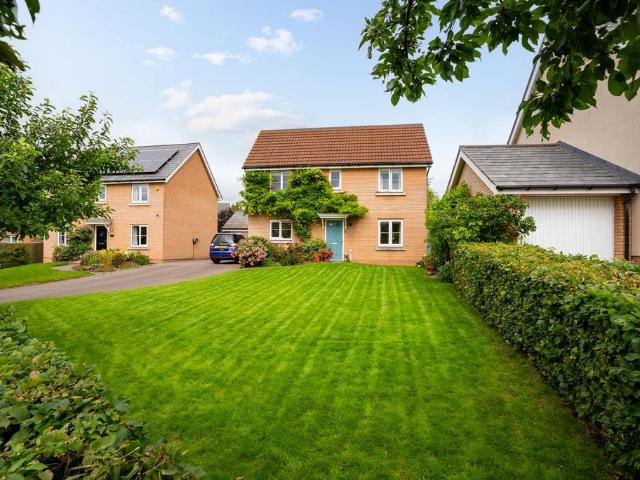 4 bedroom detached house for sale